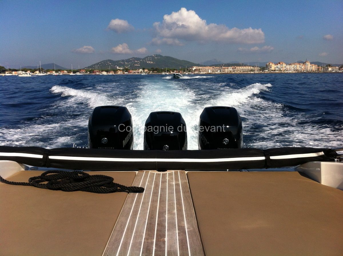 Cours d'apprentissage de pilotage de nouveau bateau Toulon - Bateau ...